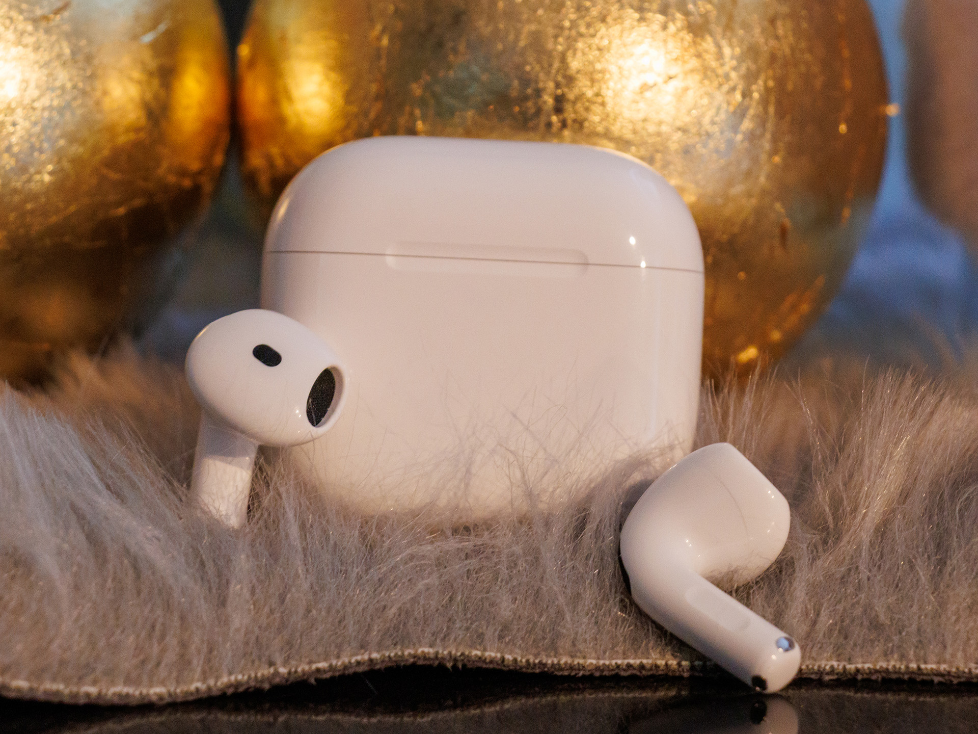 Apple AirPods 4 ANC 评测：小巧的设计，震撼的音效 - Notebookcheck
