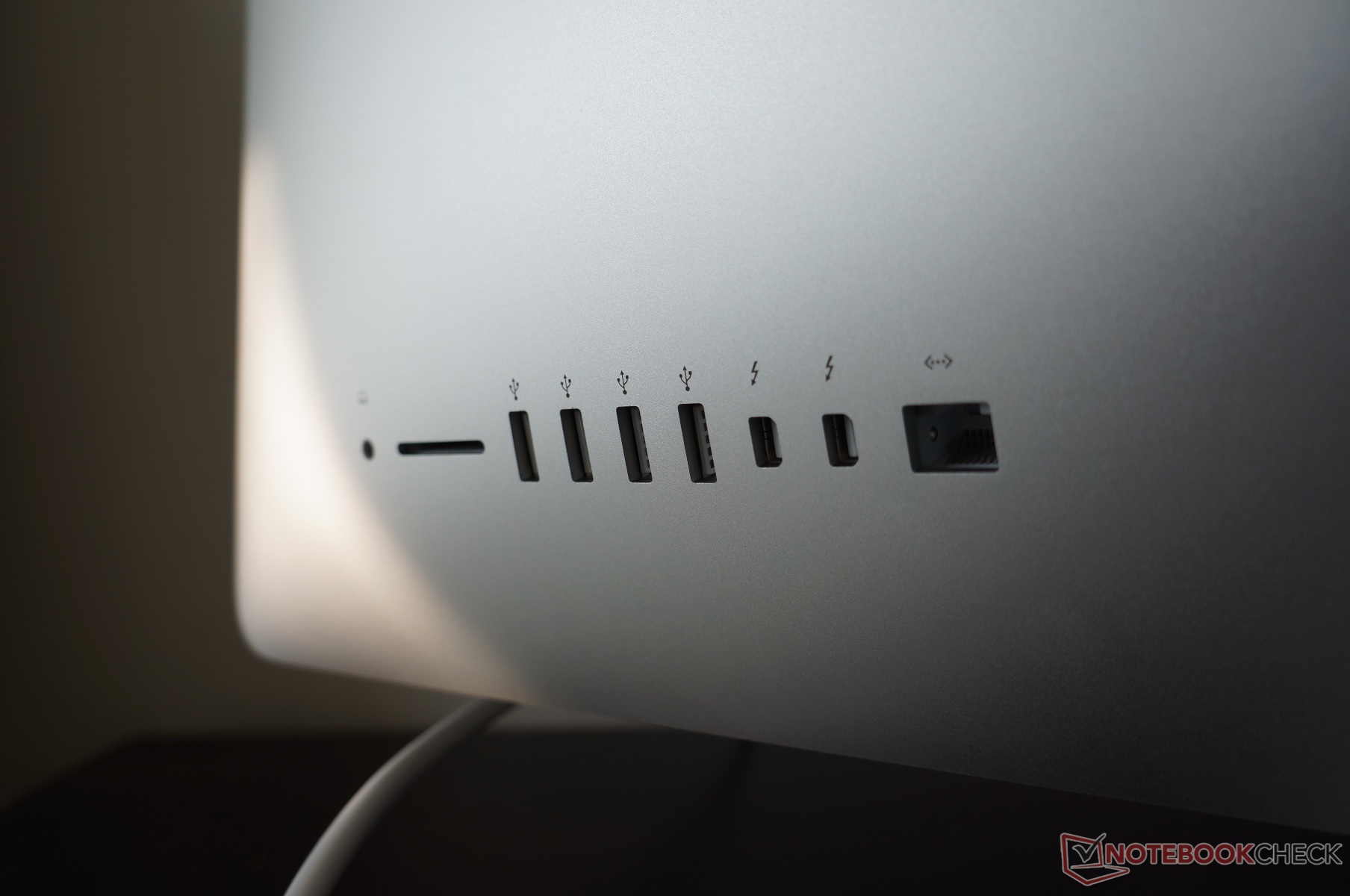 Apple iMac Retina 5K 27-inch M390 (Late 2015) Retina 评测 - Notebookcheck