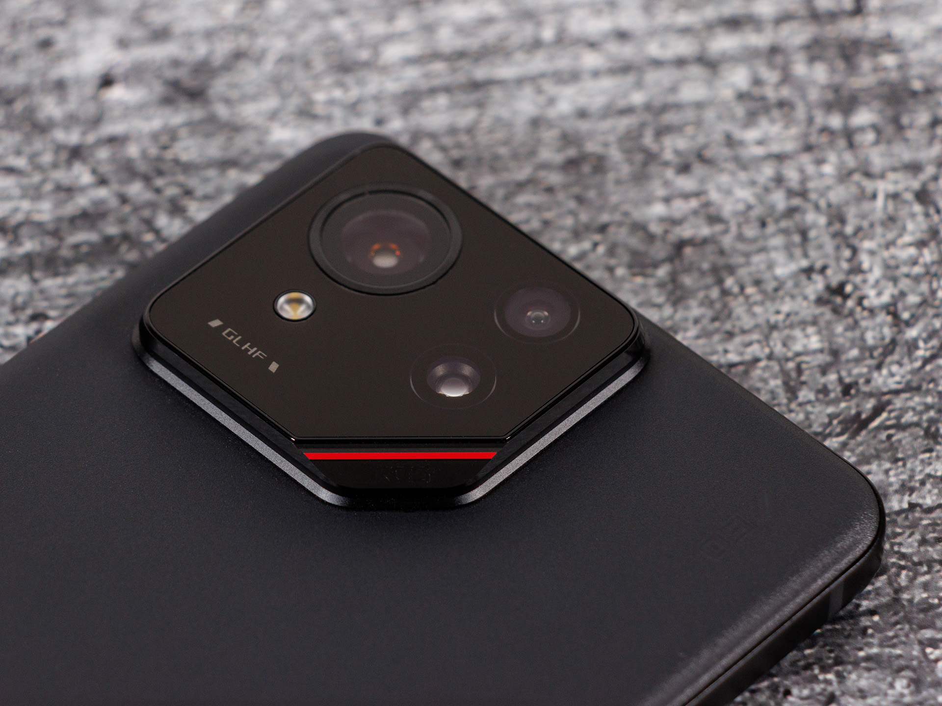 华硕 ROG Phone 9 Pro 评测--这款智能手机是每个游戏玩家的首选 - Notebookcheck