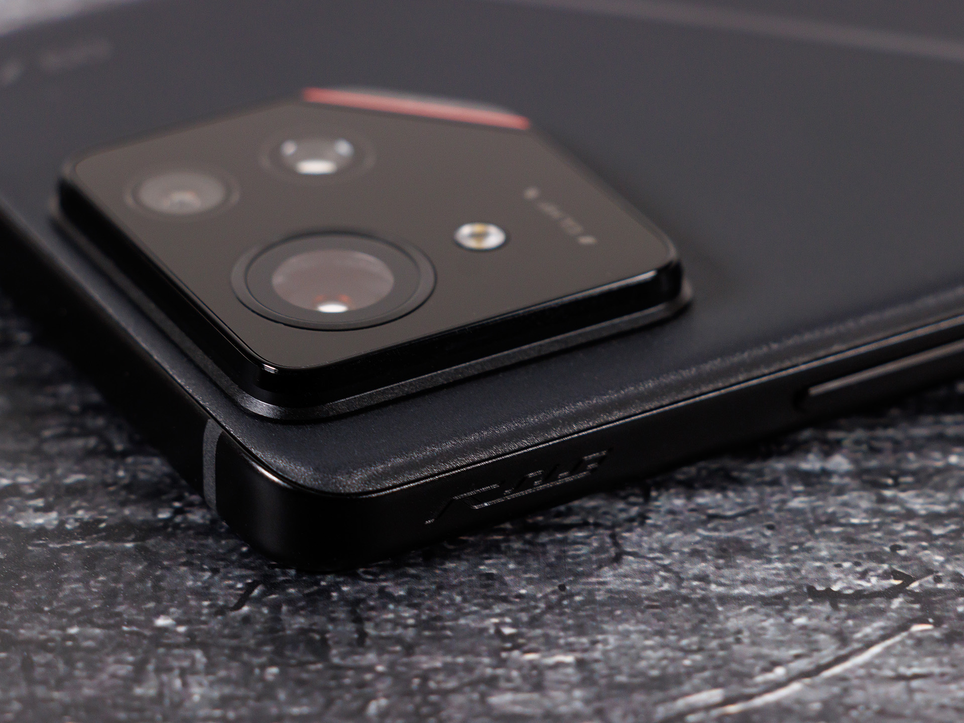 华硕 ROG Phone 9 Pro 评测--这款智能手机是每个游戏玩家的首选 - Notebookcheck