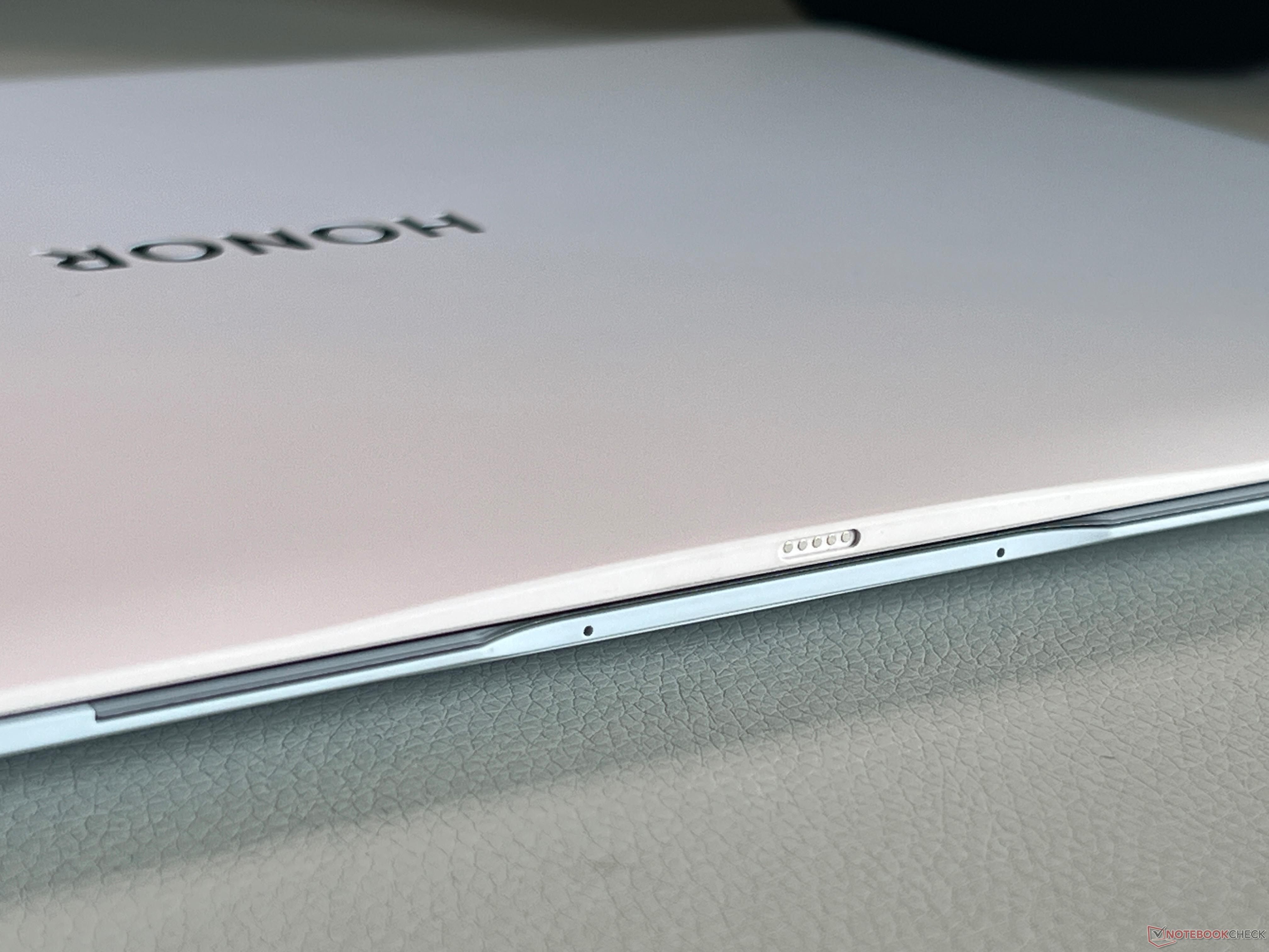 1 千克超极本，配备 Arrow Lake 和出色的输入设备 -Honor MagicBook Art 14 2025 评测 ...