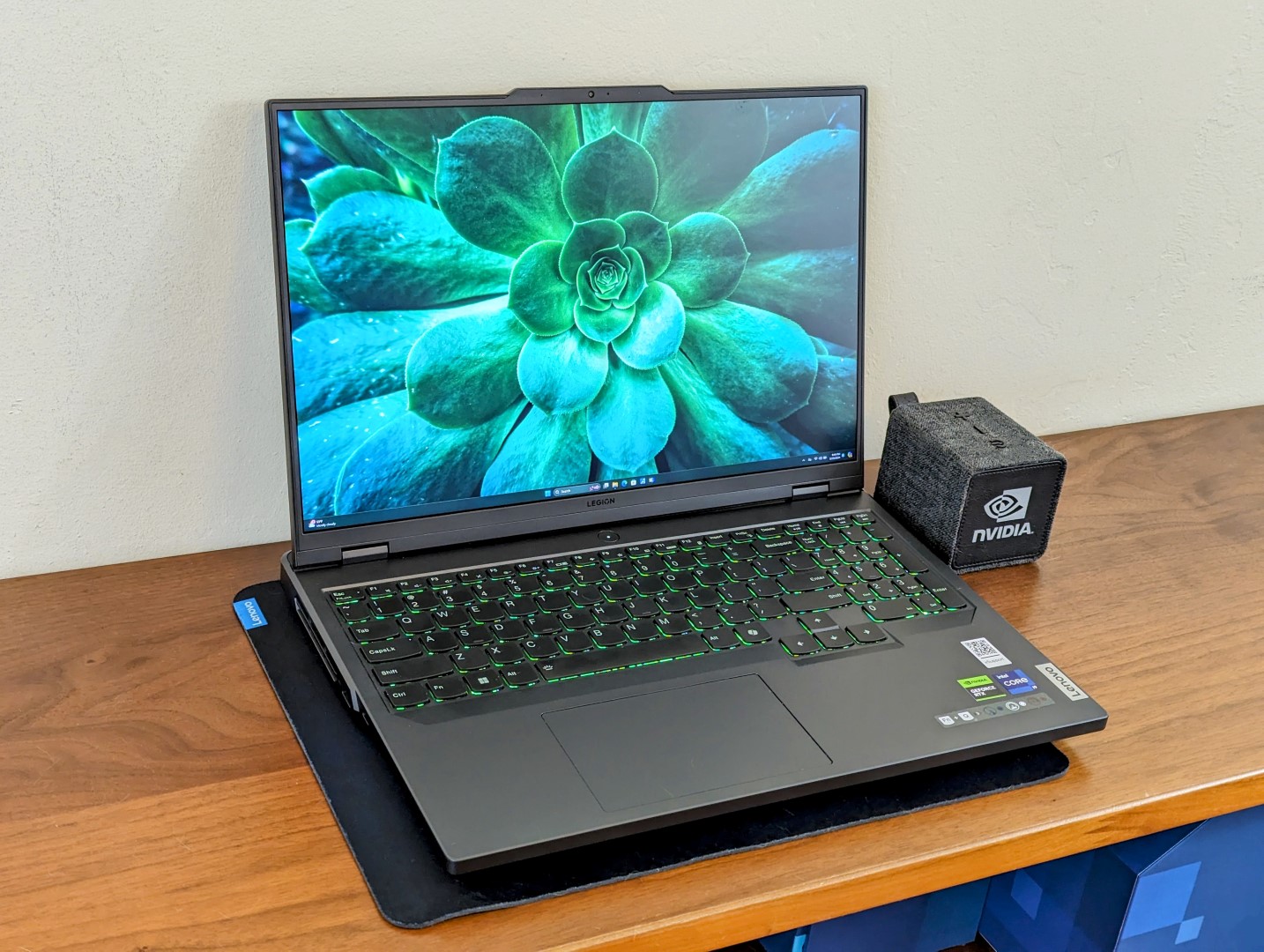 联想Legion Pro 5 16IRX9 笔记本电脑评测：性能卓越，但略显笨重 - Notebookcheck