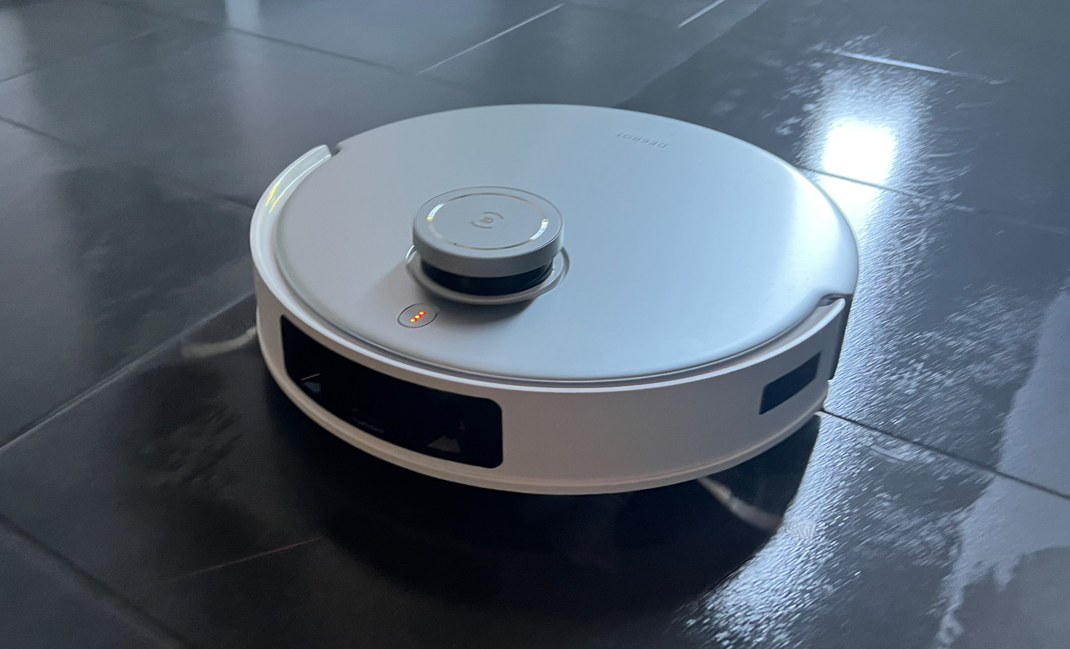 Ecovacs Deebot T20 Omni实践测试：带臀部摆动和热水拖把清洁的真空拖地机器人 - Notebookcheck