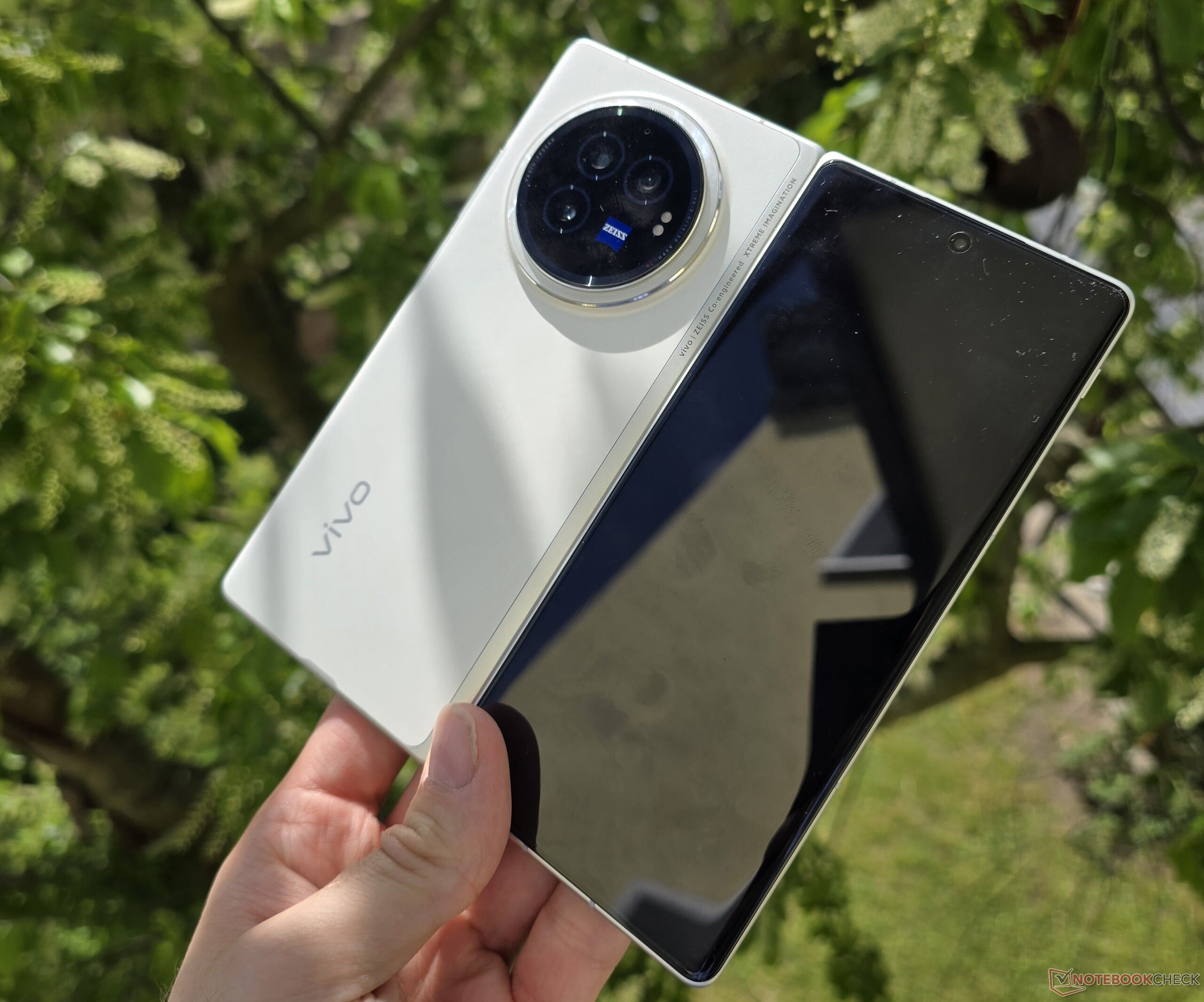 vivo X Fold 5 发布预告，暗示又一款超轻可折叠手机问世 - Notebookcheck-cn.com News