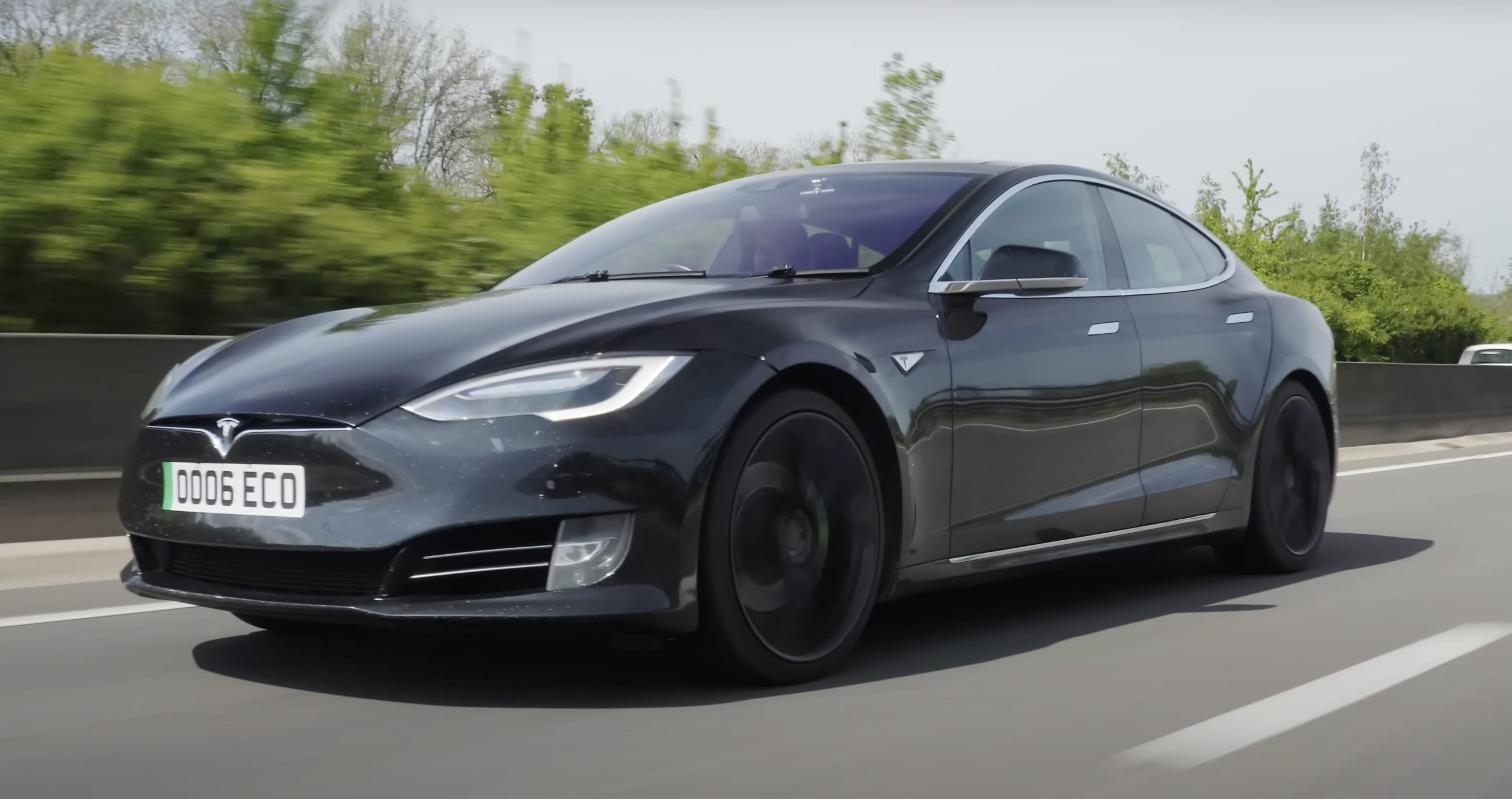 行驶里程达 43 万英里的特斯拉 Model S 接受续航测试，结果显示在不利驾驶条件下续航里程减少 40 英里 ...
