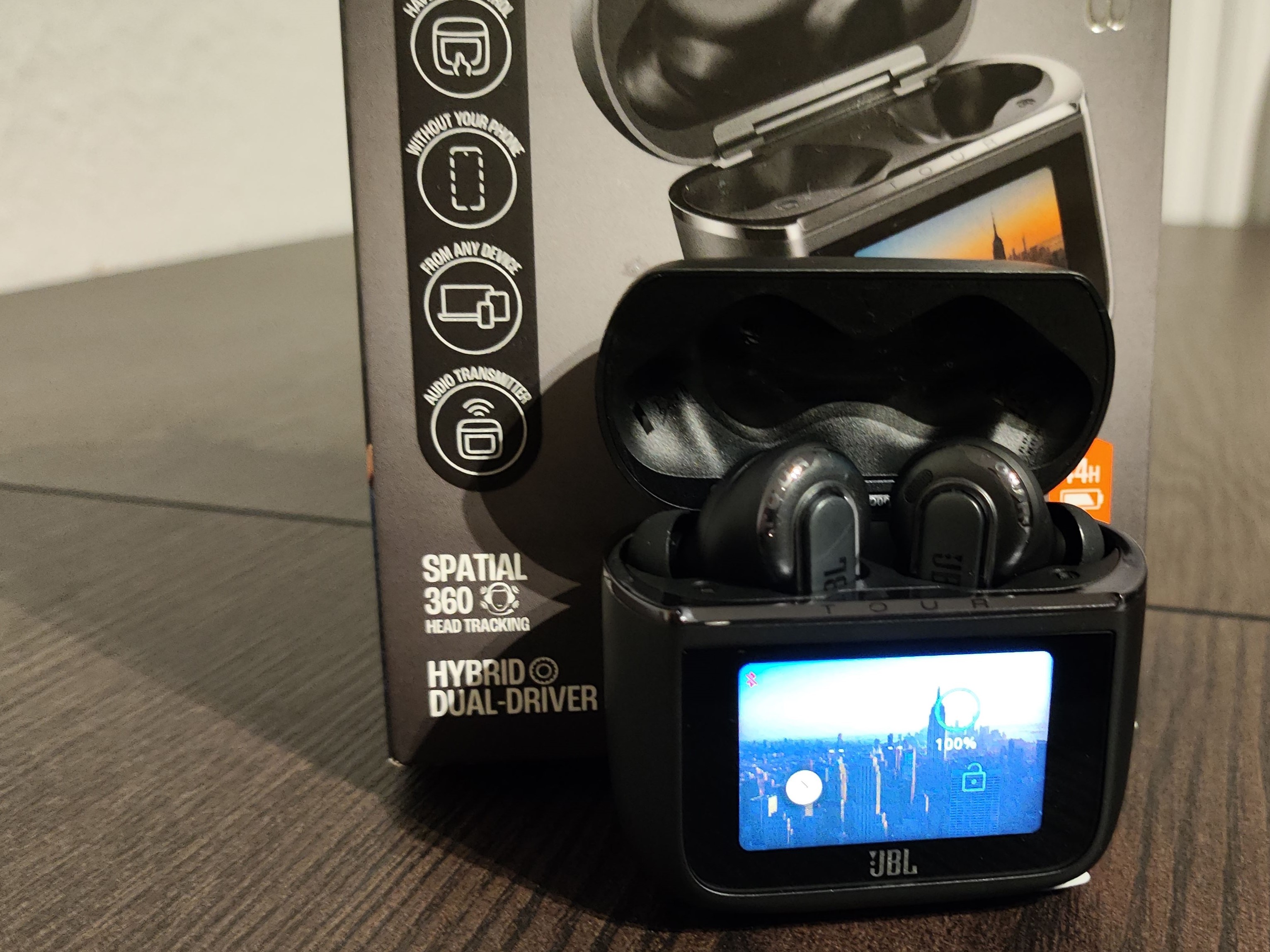上手体验：JBL Tour Pro 3 的音频性能和众多功能令人印象深刻 - Notebookcheck CN