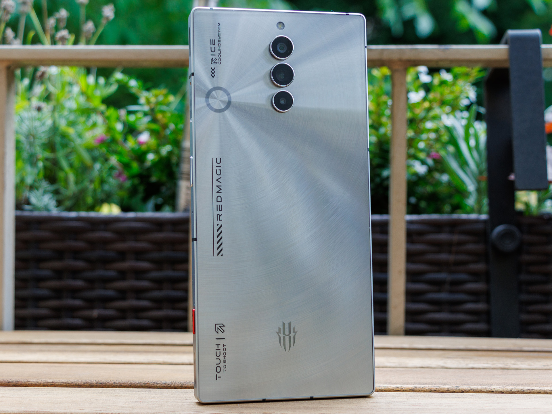 努比亚红魔 8S Pro 评测--游戏智能手机的风扇控制更出色 - Notebookcheck