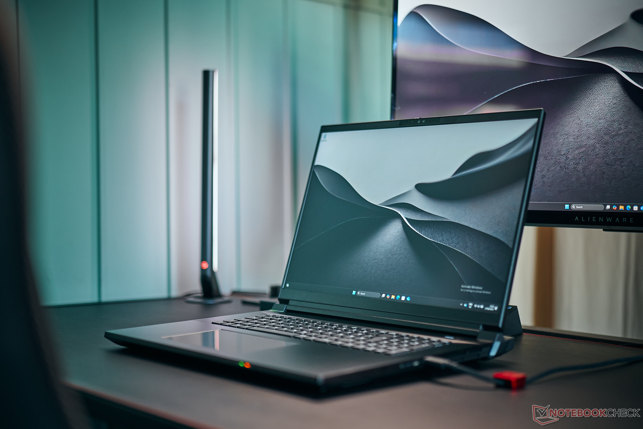 申克 Key 18 Pro E25 评测：配备 RTX 5090 和 256 GB 内存的高端工作站 - Notebookcheck CN