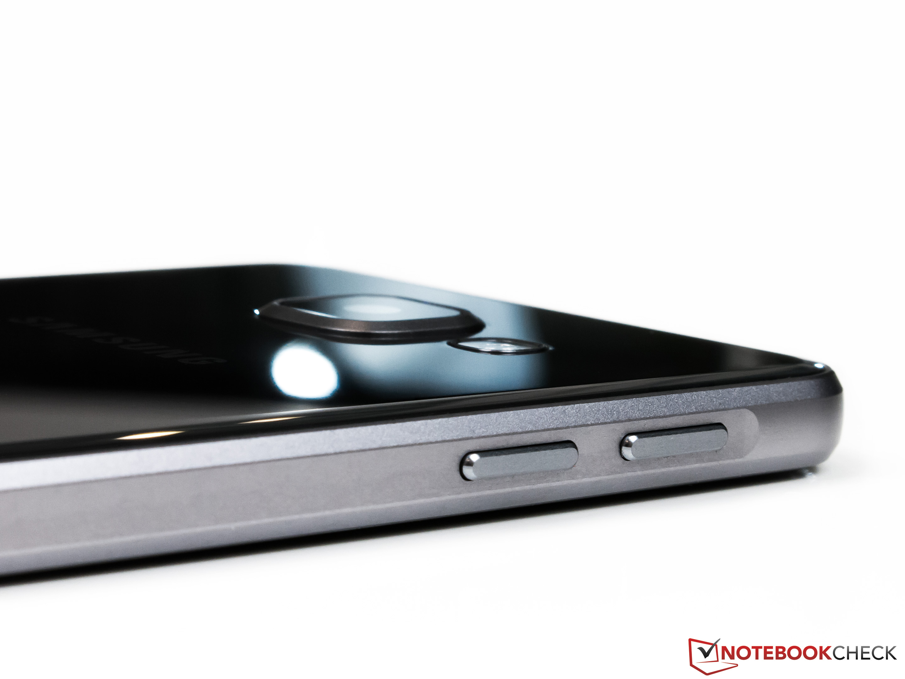 三星 Galaxy A3 (2016) 智能手机简短评测 - Notebookcheck