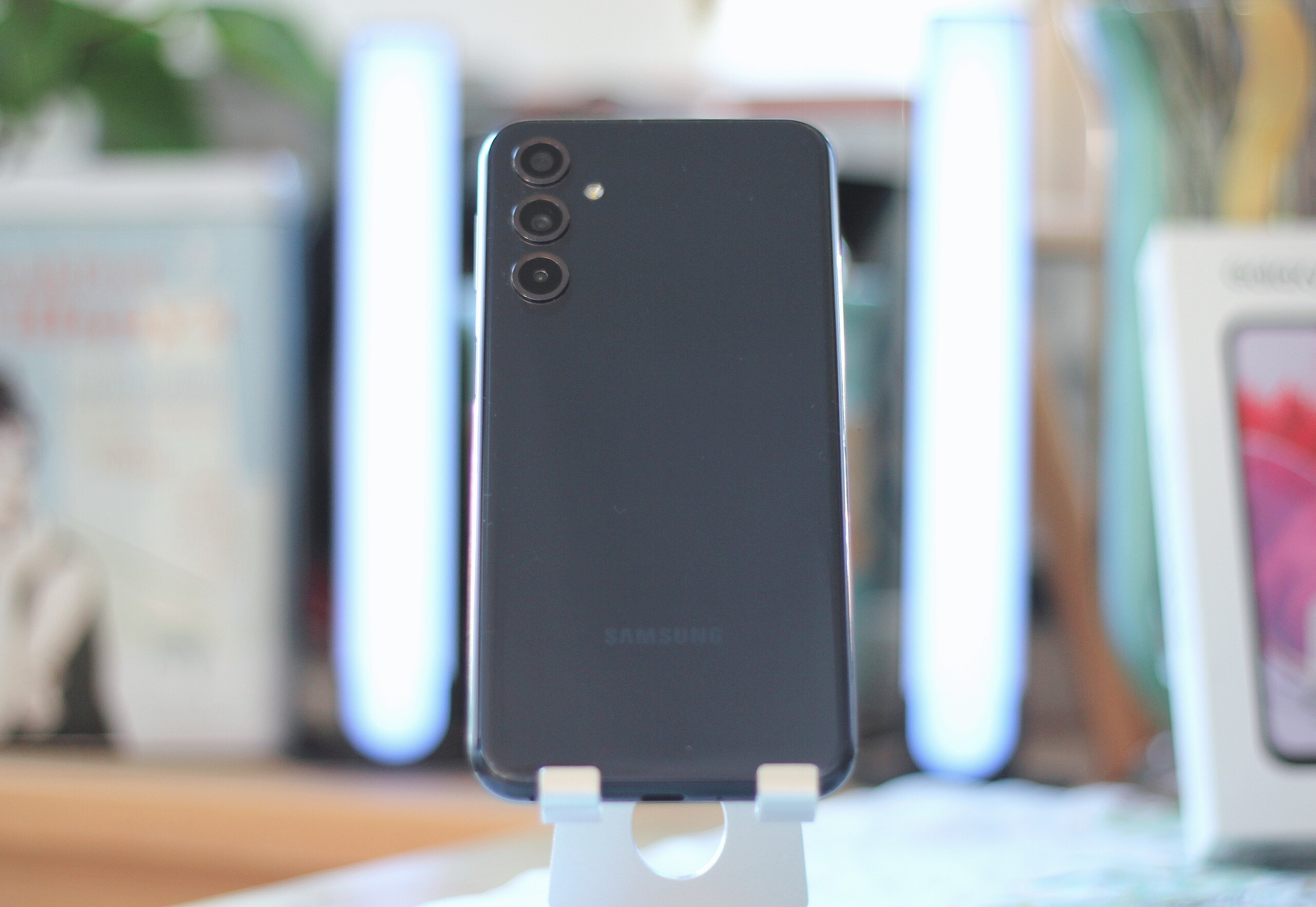 三星Galaxy M34 5G 智能手机评测--330 美元的续航之王 - Notebookcheck