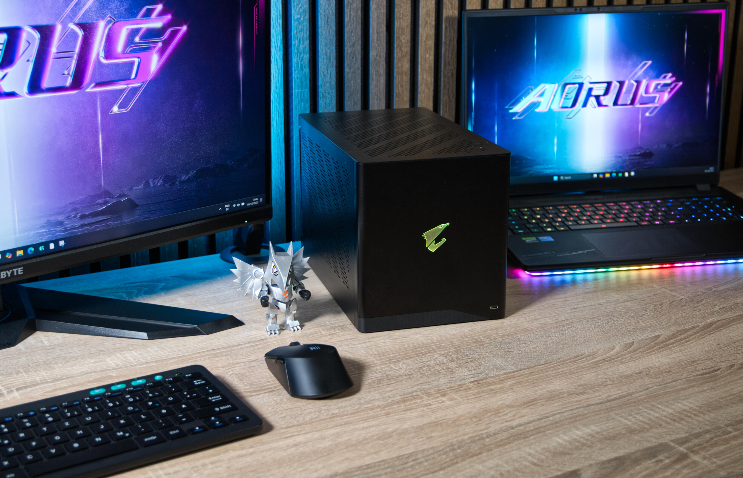 笔记本电脑电源提升：技嘉 Aorus RTX 5090 AI Box - 通过雷电 5 外接 NvidiaGeForce RTX 5090 ...