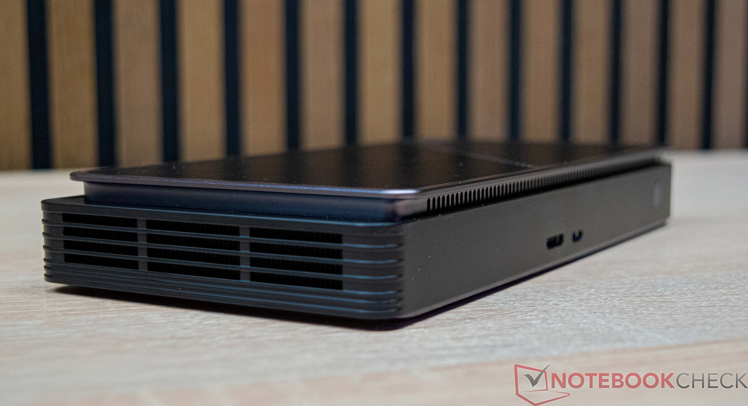 GPD G1 eGPU 评测：配备 8GB VRAM 的外置 AMD Radeon RX 7600M XT 使用 USB4 或 OCuLink ...