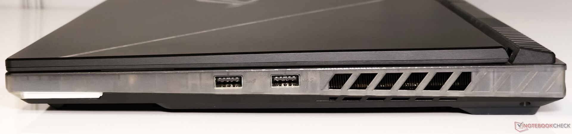 华硕 ROG Strix Scar 16 (2024) 笔记本电脑评测：炽热性能和迷你 LED 光彩，价格合理 - Notebookcheck