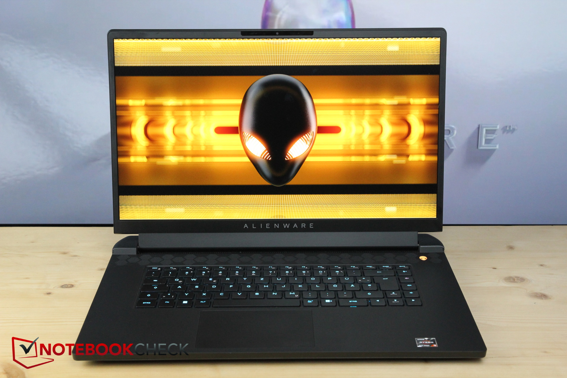 Alienware m17 R5 (R9 6900HX, RX 6850M XT) - Notebookcheck